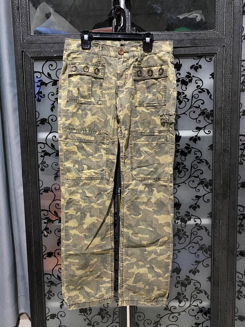 X GIRL CARGO CAMO JAPAN, Fesyen Pria, Pakaian , Bawahan di Carousell