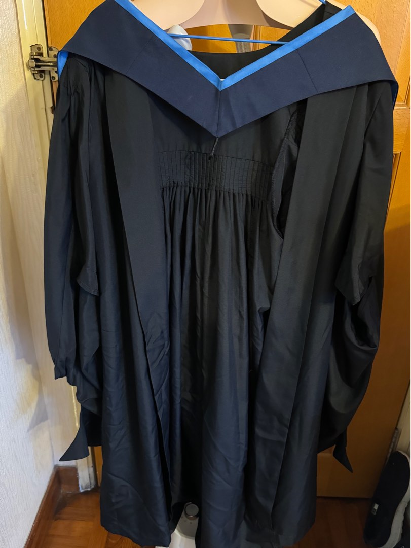 畢業袍 HKU Master’s Degree ( Faculty of Arts), 其他, 其他 - Carousell