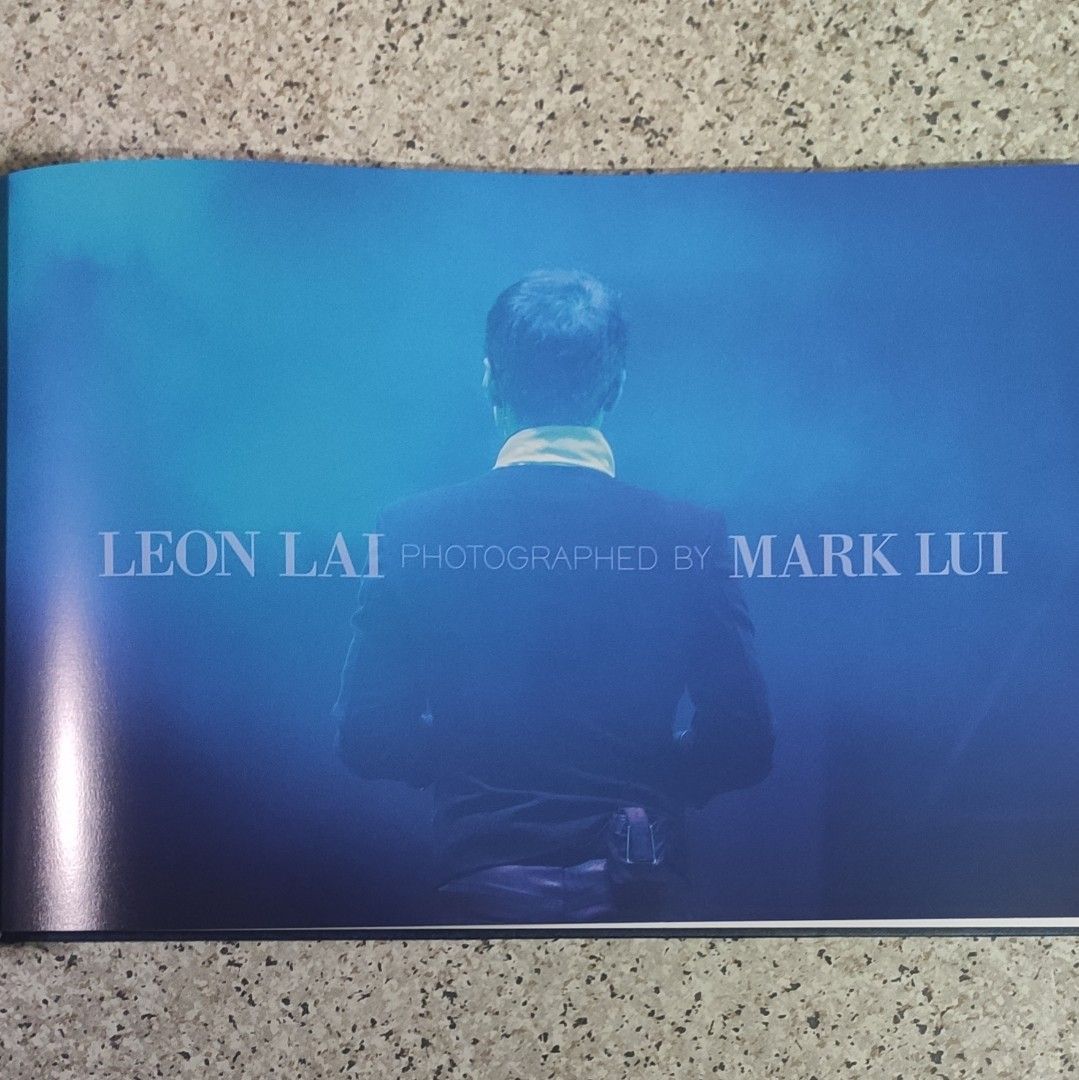 黎明 (Leon Lai) X 雷頌德 (Mark Lui) 2016年4D演唱會限量版攝影相片集 (內頁有兩位的親筆簽名更具紀念價值 ...