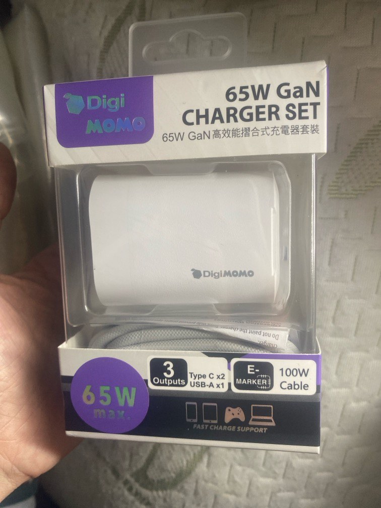 原價$249 Digi MOMO 65W Gan 高效能摺合式充電器套裝, 手提電話, 電話及其他裝置配件, 電池及充電器 - Carousell