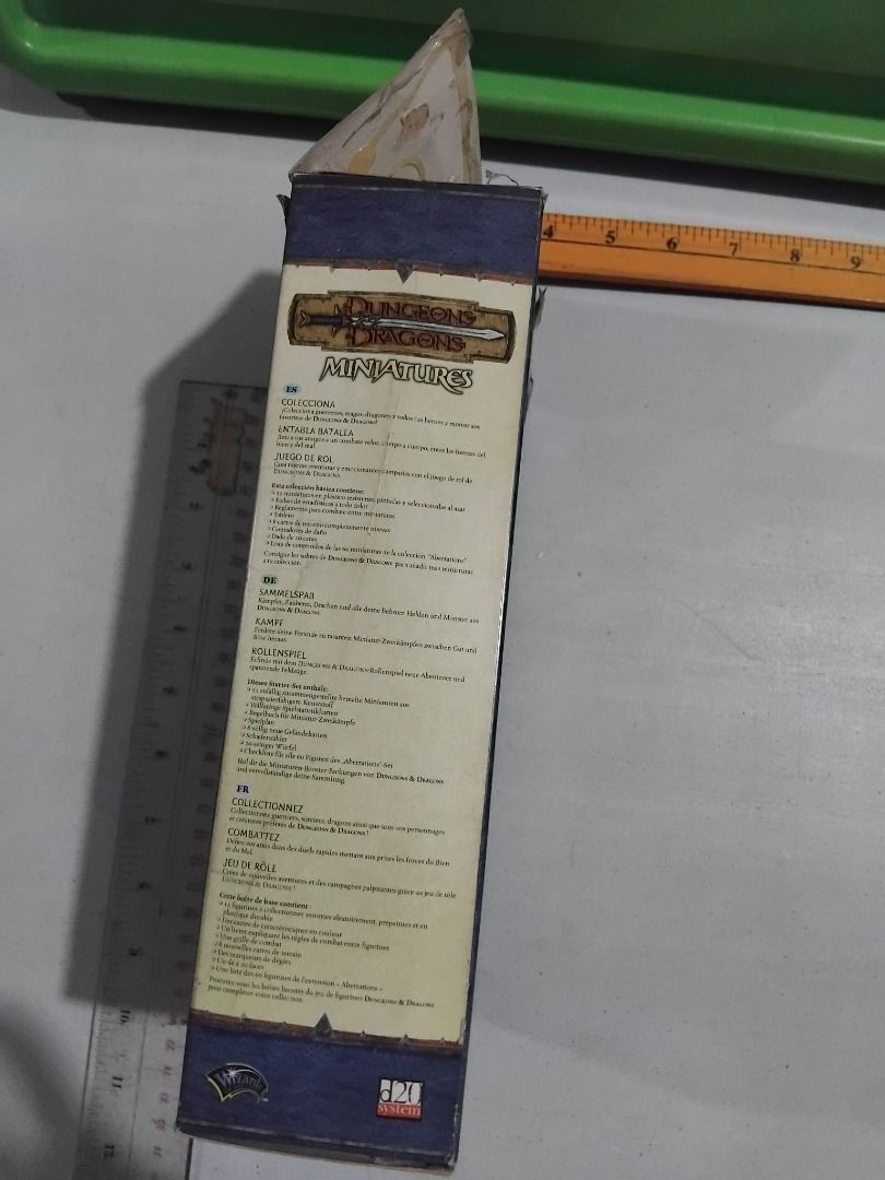 Dungeons & Dragons Miniatures Starter Set 2004 with 12 Miniatures ...