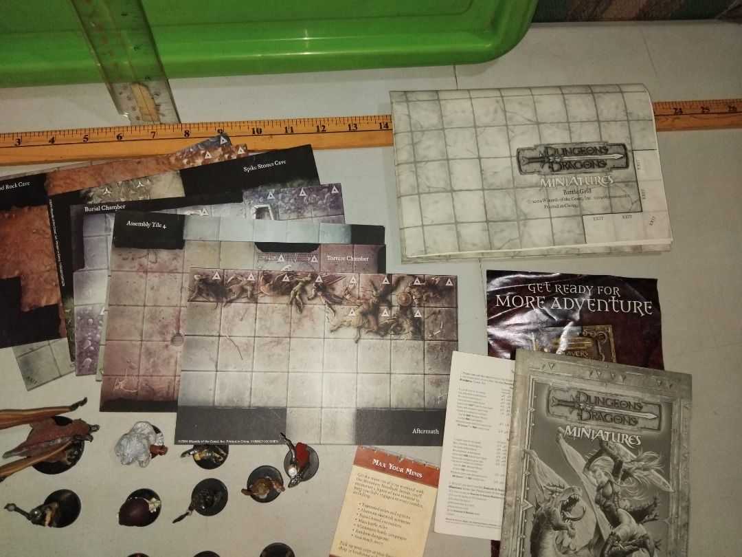 Dungeons & Dragons Miniatures Starter Set 2004 with 12 Miniatures ...