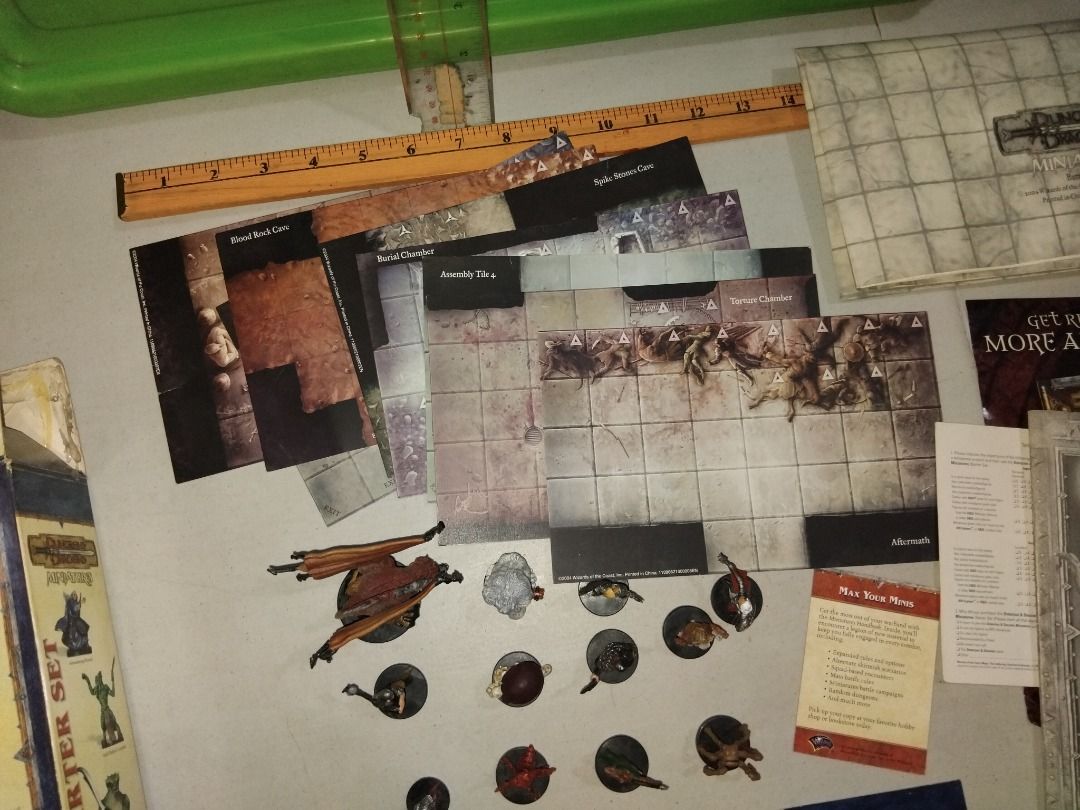 Dungeons & Dragons Miniatures Starter Set 2004 with 12 Miniatures ...