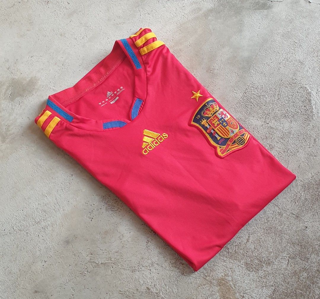 Jersey Timnas Spain Red Star 1, Fesyen Pria, Pakaian , Atasan di Carousell