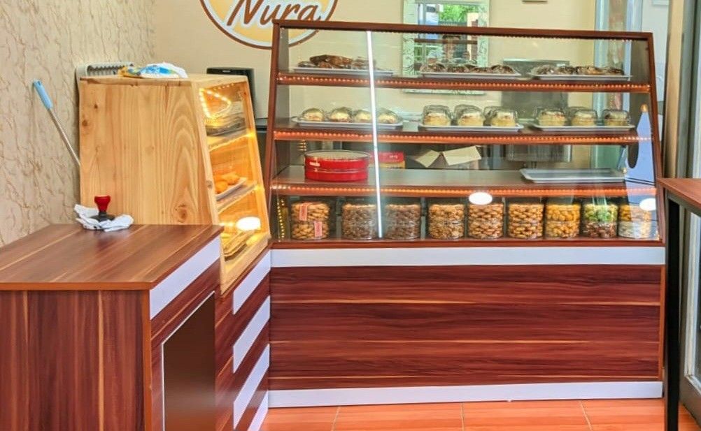 Lemari display toko kue/ roti, Kitchen & Appliances di Carousell