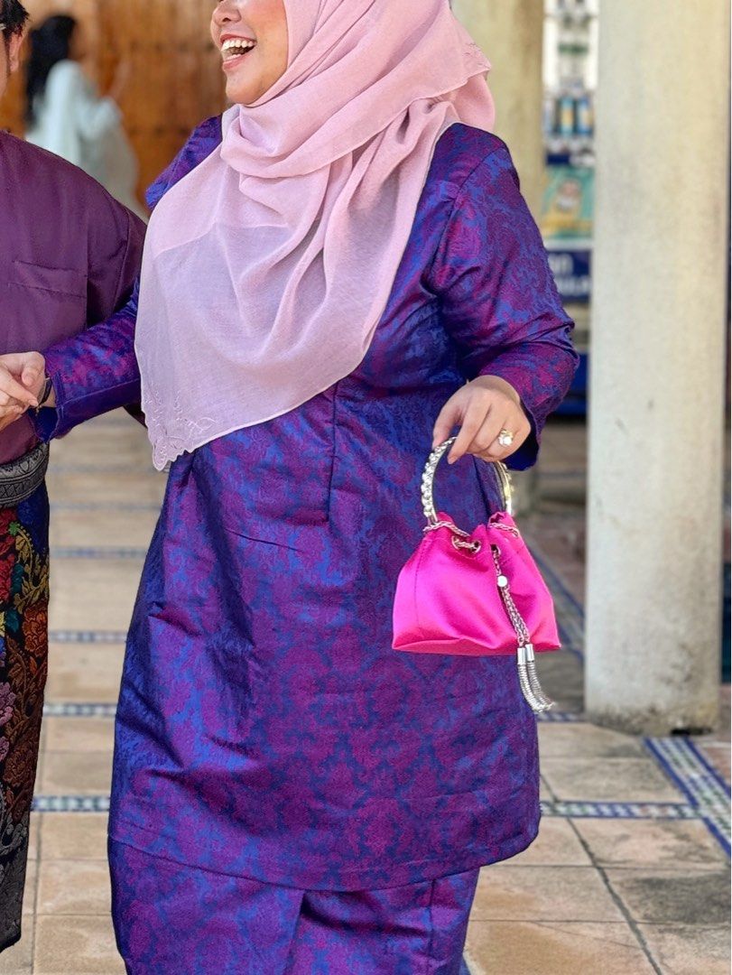 MUI Seya Satin Bag in Pink, Women's Fashion, Bags & Wallets, Clutches on Carousell