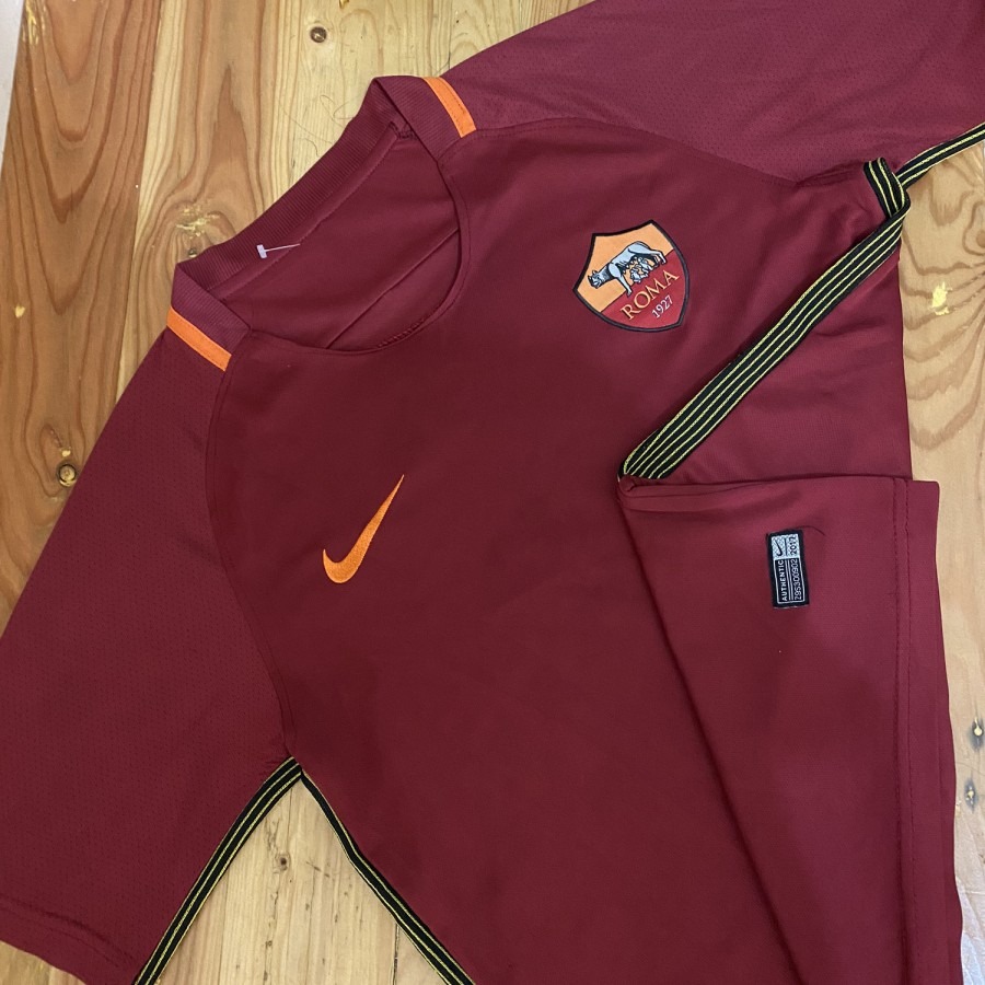 Nike roma 2000 vTg, Fesyen Pria, Pakaian , Atasan di Carousell