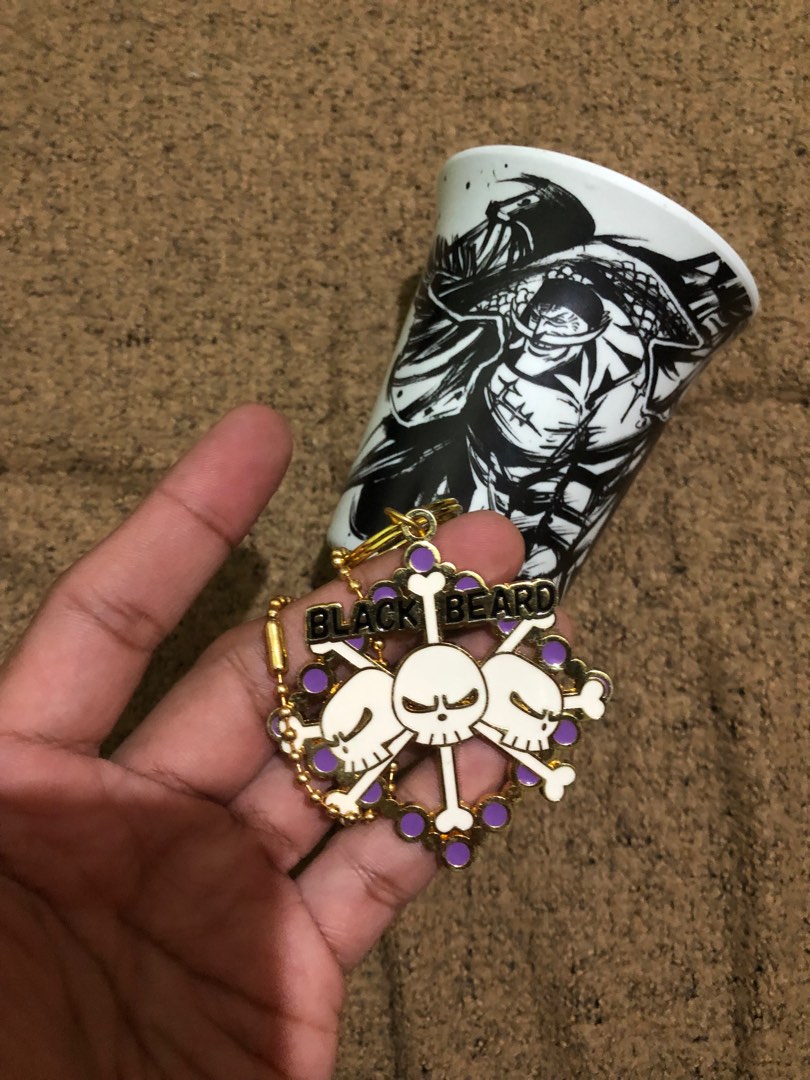 One piece blackbeard collectible metal key charm and whitebeard ...