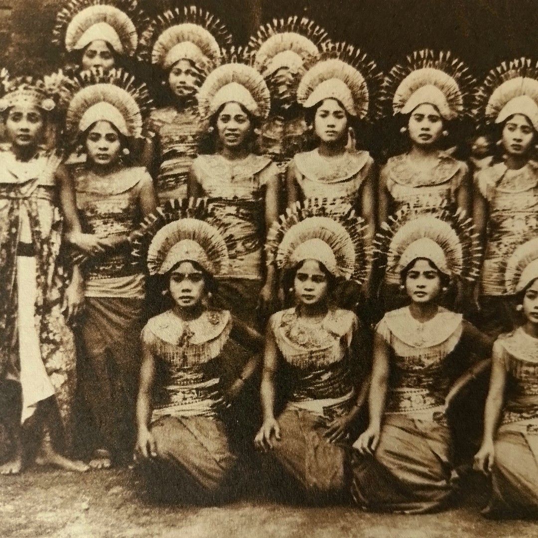 Penari Tradisional Janger Bali. Potret di Kartu Pos Kuno Jaman Belanda ...