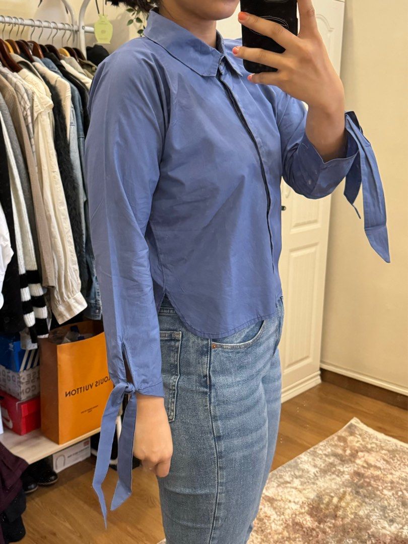 Roepi Blue Crop Top, Fesyen Wanita, Pakaian Wanita, Atasan di Carousell