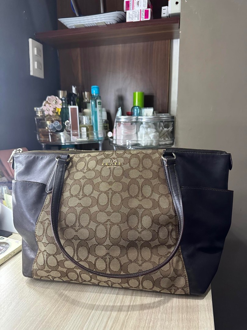Authentic Coach shoulder bag, Luxury, Bags & Wallets on Carousell