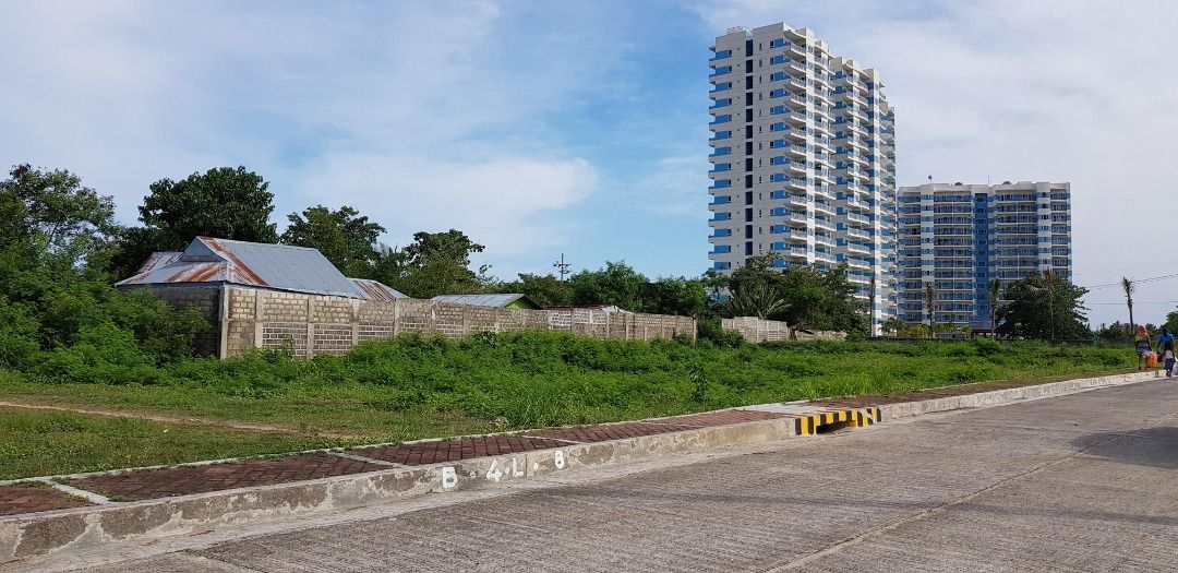 Beach Lot at Discovery Bay Resort and Residences, Punta Engano, Mactan ...