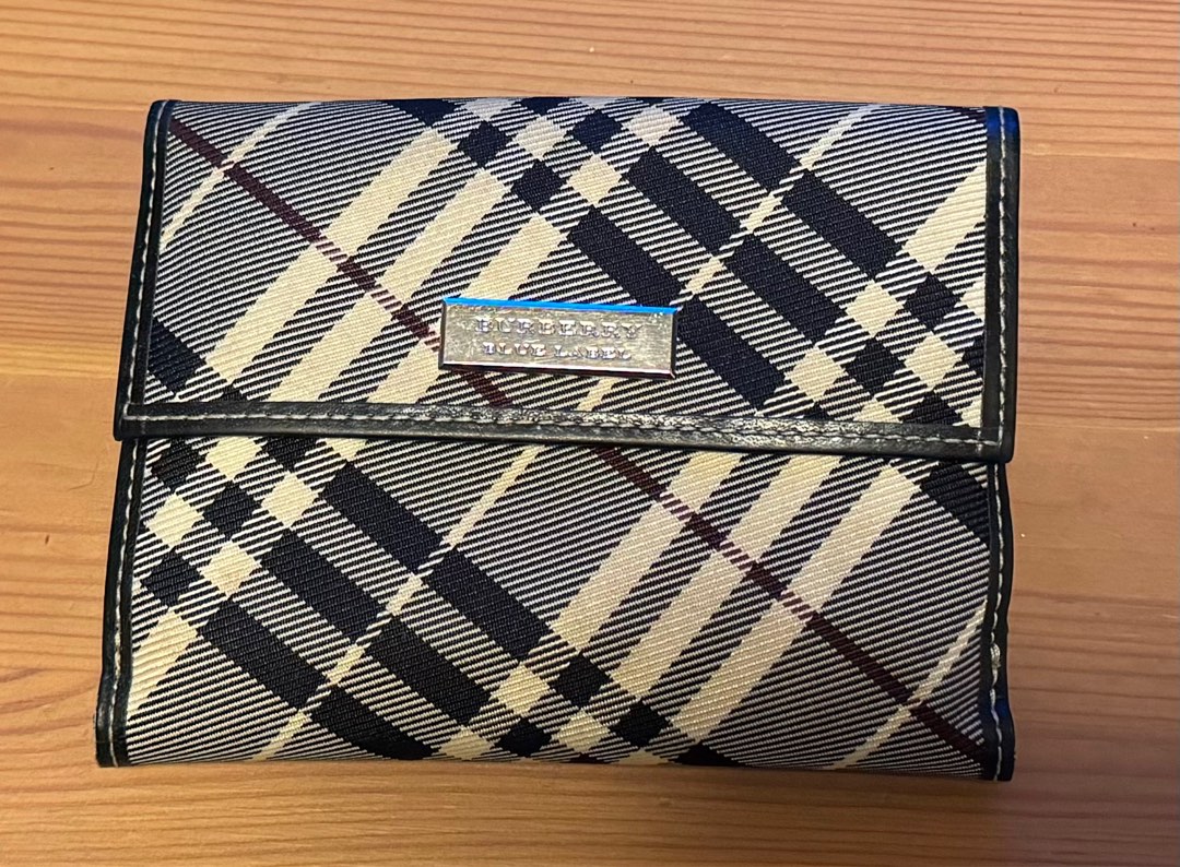 Burberry blue label wallet, 名牌, 手袋及銀包 - Carousell