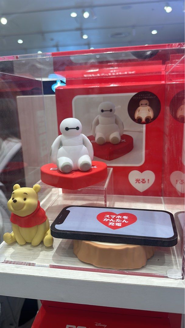 [代購]日本Disney Store Baymax/Winnie the Pooh 無線充電器 識著燈, 預購 - Carousell