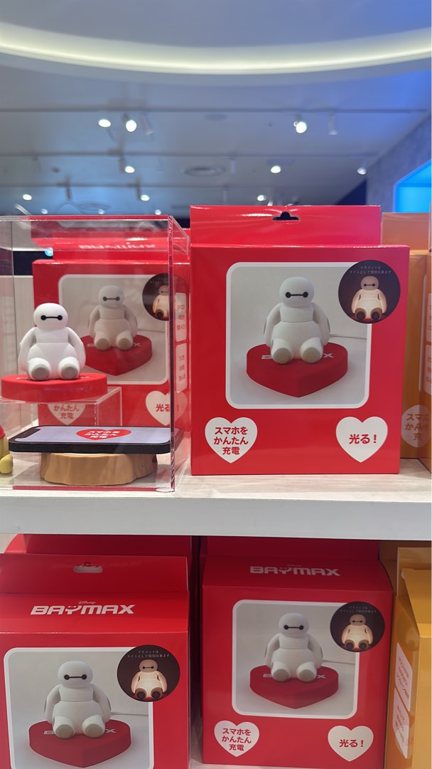 [代購]日本Disney Store Baymax/Winnie the Pooh 無線充電器 識著燈, 預購 - Carousell