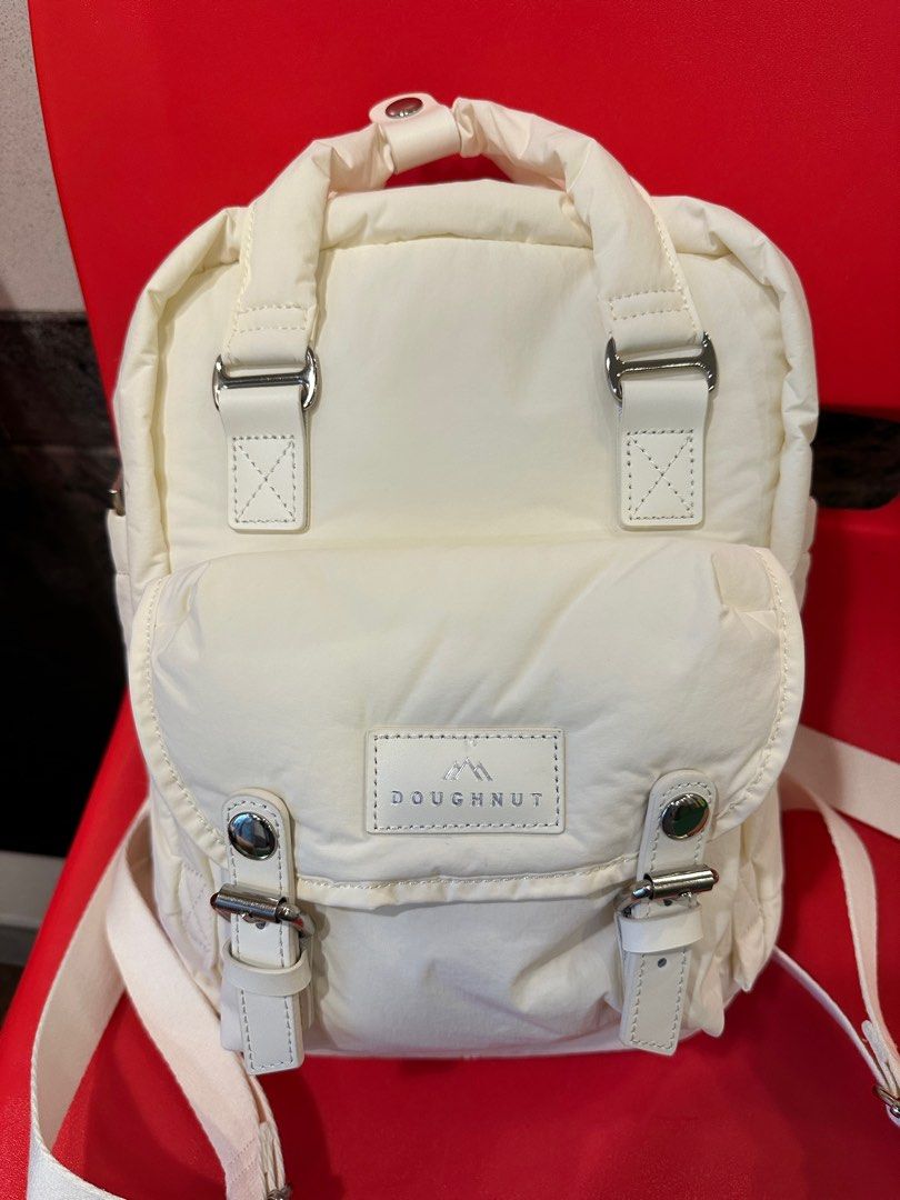 Doughnut mini backpack puffy white (beyond the horizon series), 女裝, 手袋及 ...