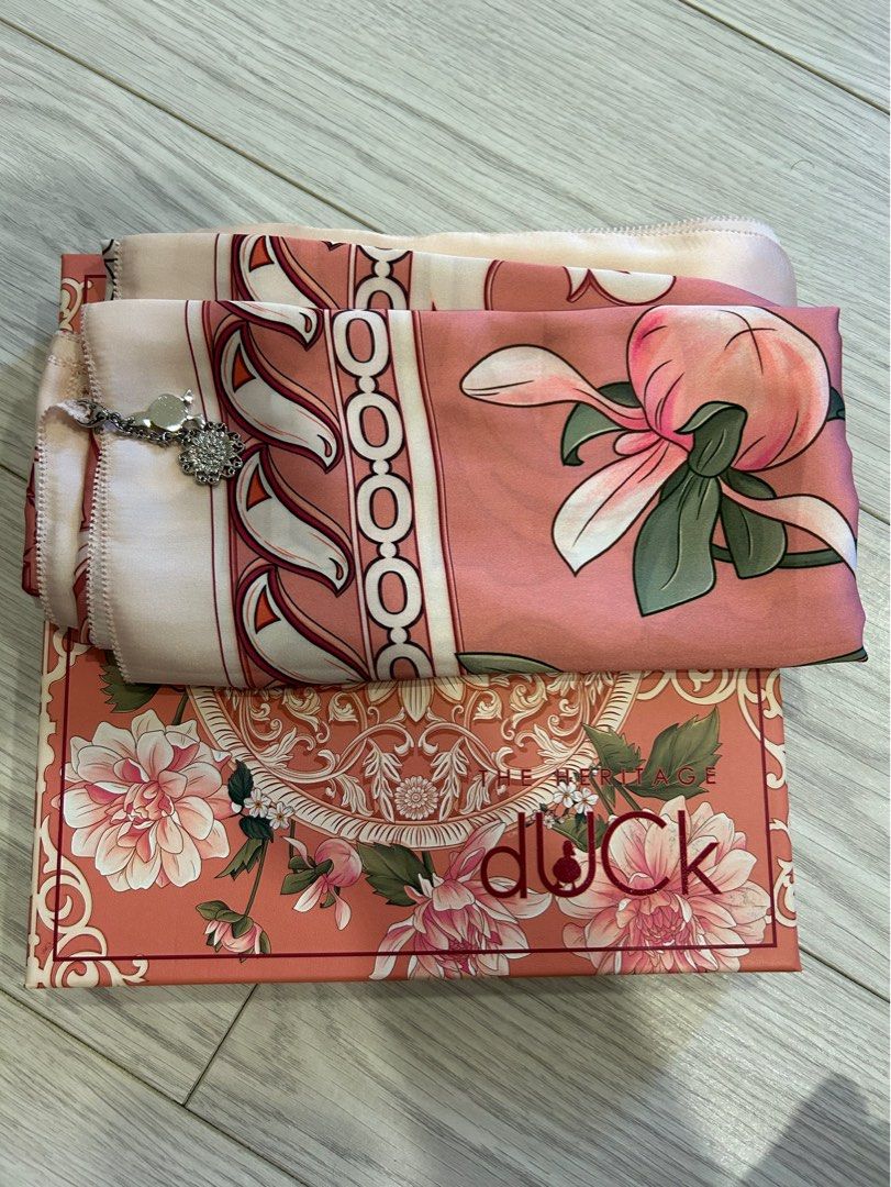Duck Shawl - The Heritage duck, Women's Fashion, Muslimah Fashion ...