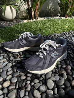 New Balance 1906, Fesyen Pria, Sepatu , Sneakers di Carousell