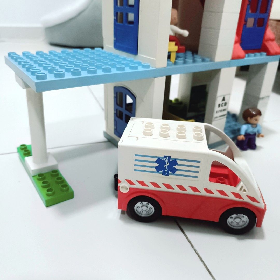 Pre-owned Lego Duplo 5695 Hospital, Hobbies & Toys, Toys & Games on ...