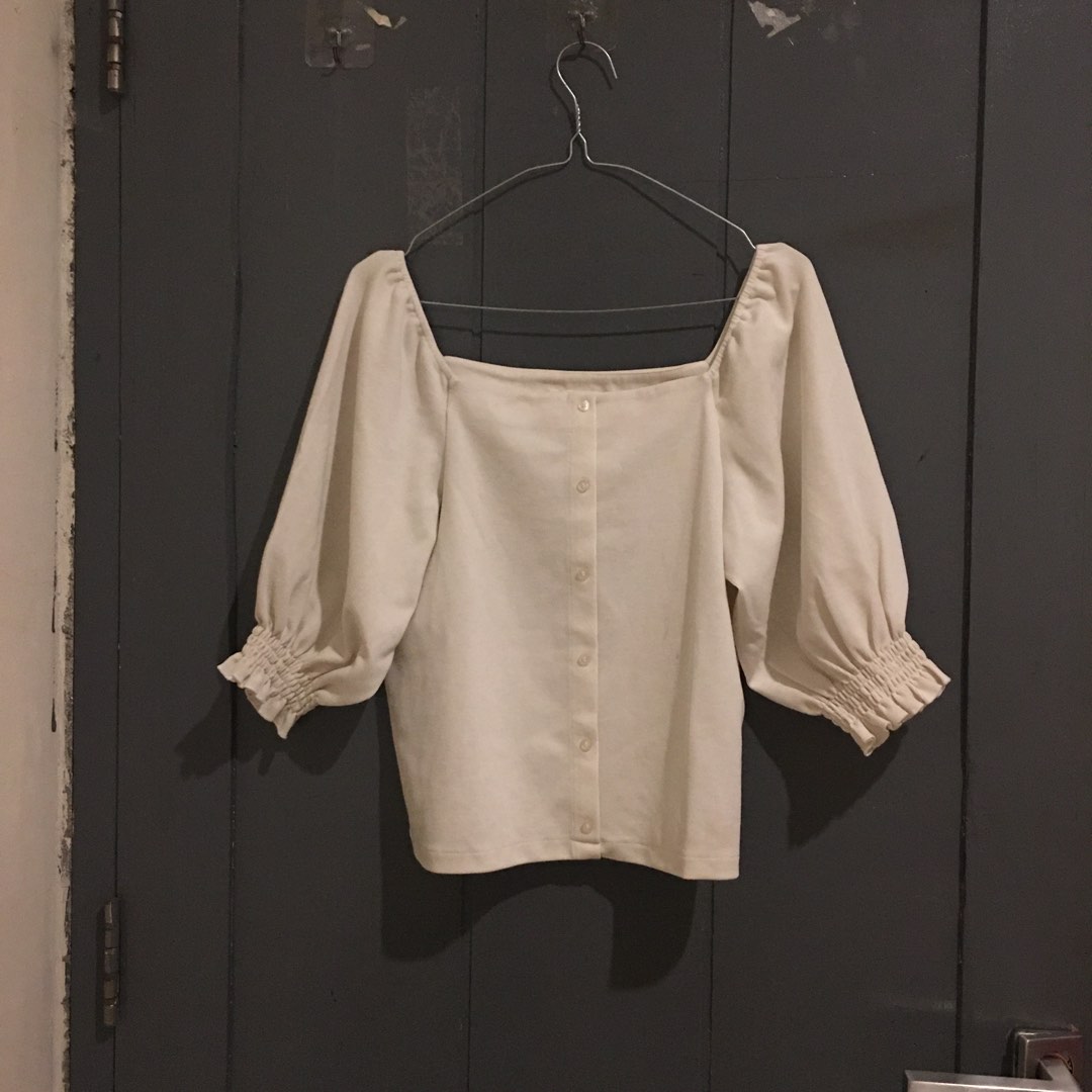 Sabrina/square neck GU knit, Fesyen Wanita, Pakaian Wanita, Atasan di ...
