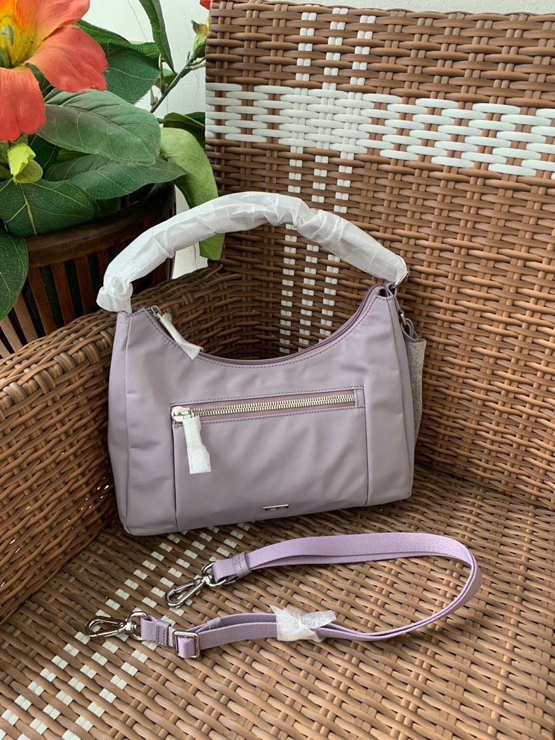 Tumi, Fesyen Wanita, Tas & Dompet di Carousell