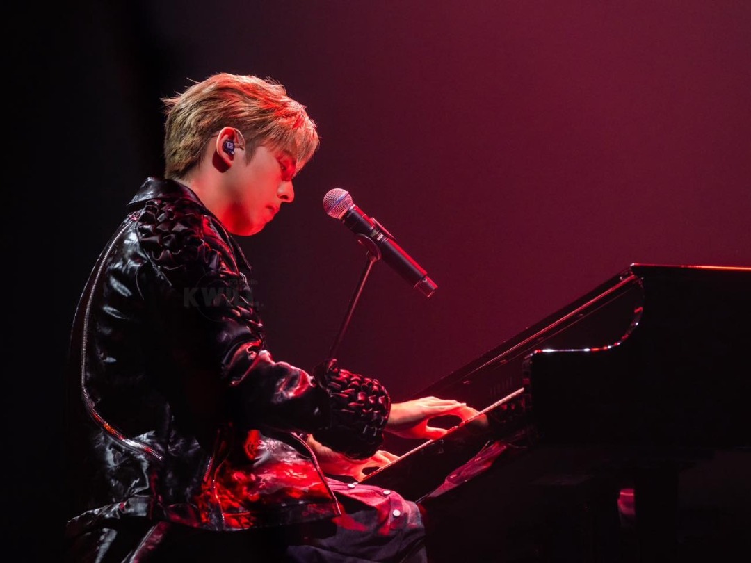 [全四種] EDAN 呂爵安 @MIRROR MIRROR FEEL THE PASSION CONCERT TOUR 2024 ASIA MACAU 高畫質加厚防潑水40*30CM A3 ...