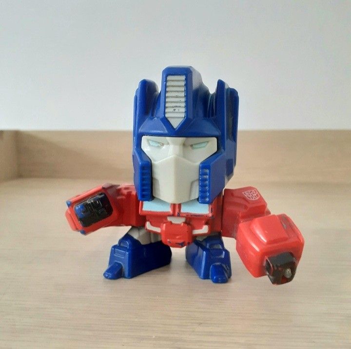 Mainan figure Optimus Prime Transformers, Toys & Collectibles, Mainan ...