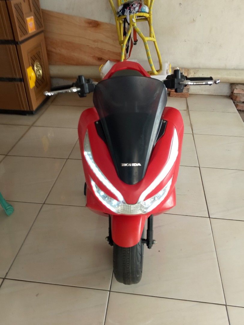 Motor aki / motor listrik anak Honda pcx, Toys & Collectibles, Mainan ...
