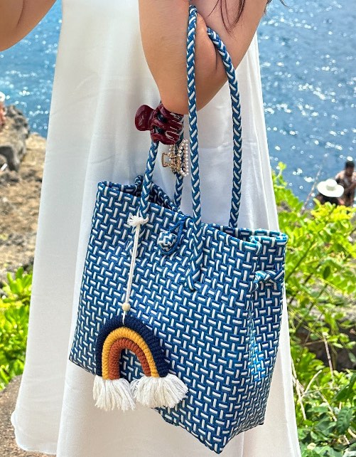 Tas rajut pantai, Fesyen Wanita, Tas & Dompet di Carousell