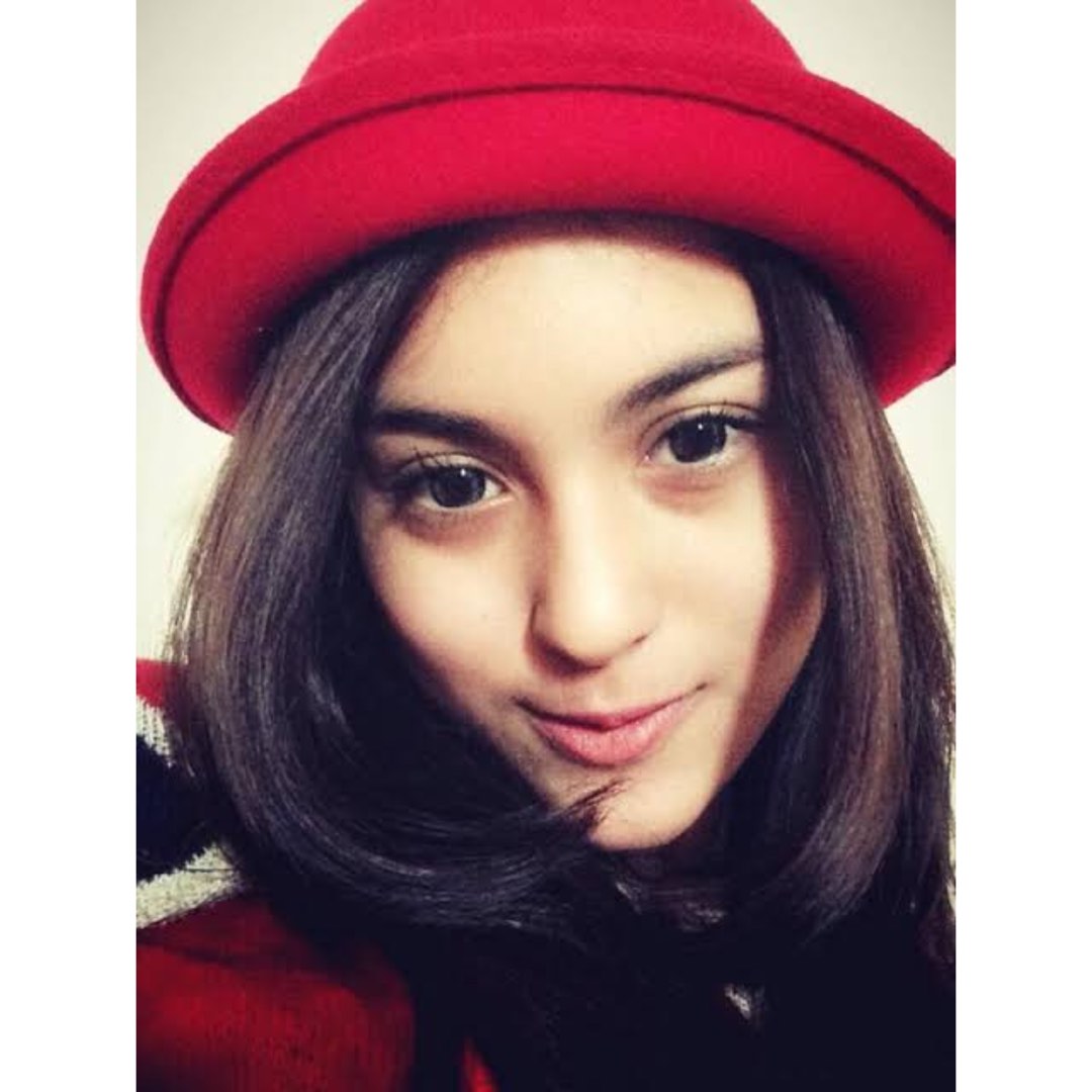 Topi y2k, Fesyen Wanita, Aksesoris di Carousell
