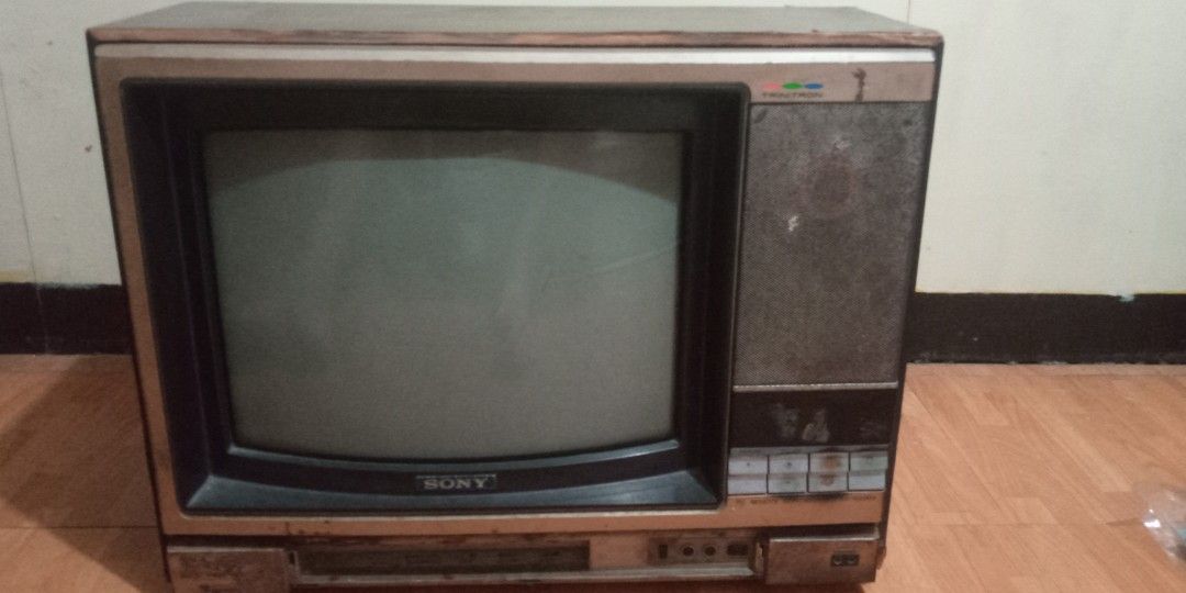 Vintage 80's Sony Trinitron, Hobbies & Toys, Memorabilia & Collectibles ...