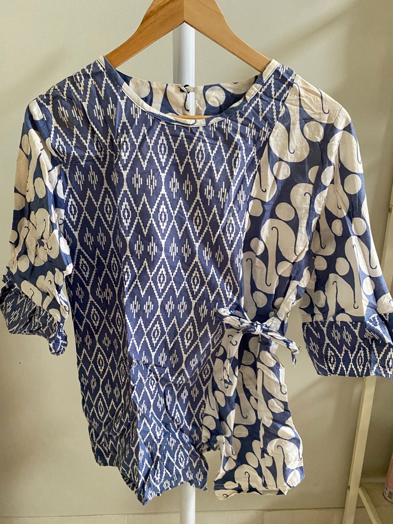 Batik, Fesyen Wanita, Pakaian Wanita, Atasan di Carousell
