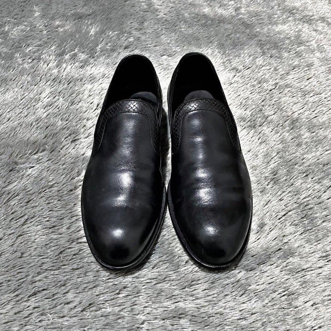 Bottega Calf Logo Loafers, Fesyen Pria, Sepatu , Sepatu Formal di Carousell