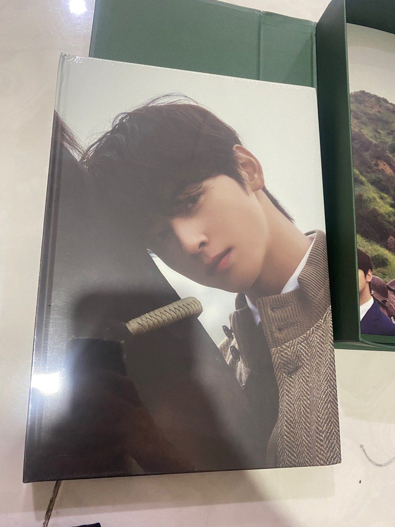 CHA EUNWOO (ASTRO) 2023 OFFICIAL PHOTOBOOK, Hobbies & Toys ...