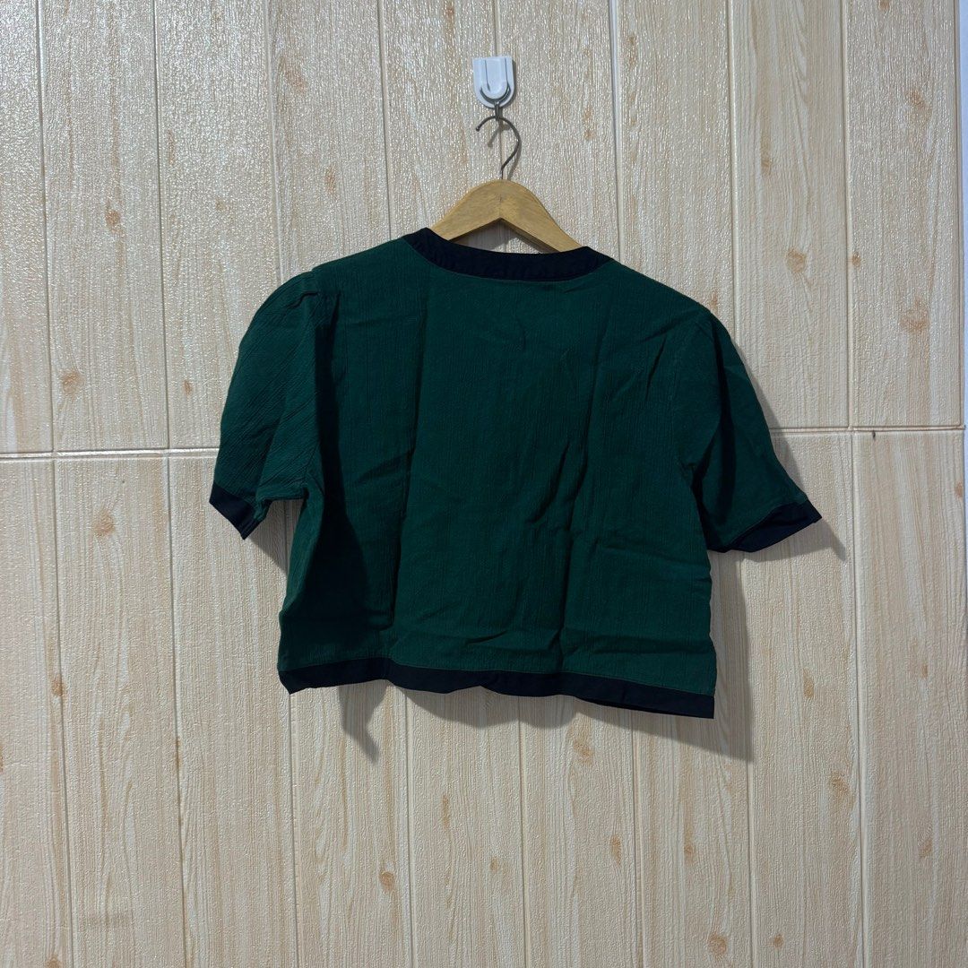 Green Top model pita, Fesyen Wanita, Pakaian Wanita, Atasan di Carousell