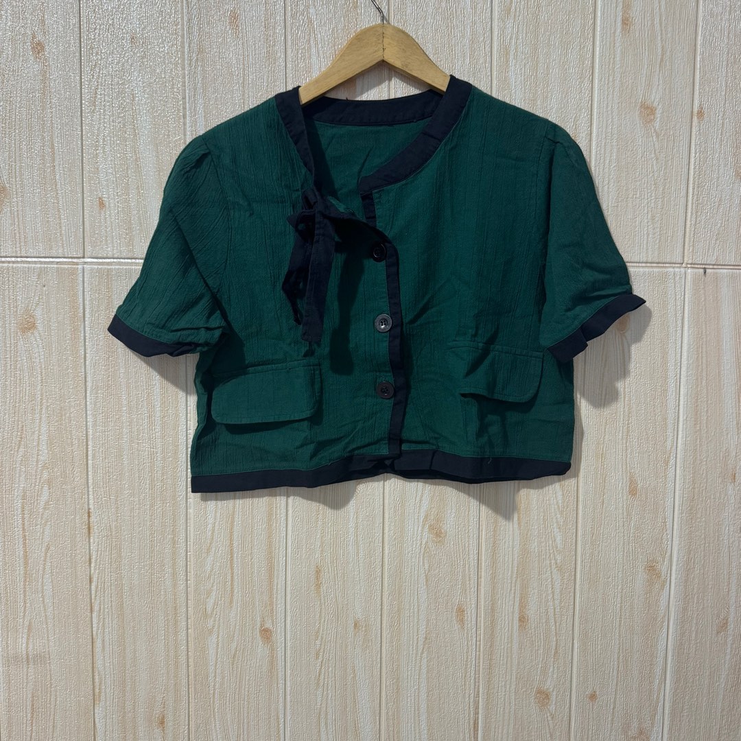 Green Top model pita, Fesyen Wanita, Pakaian Wanita, Atasan di Carousell