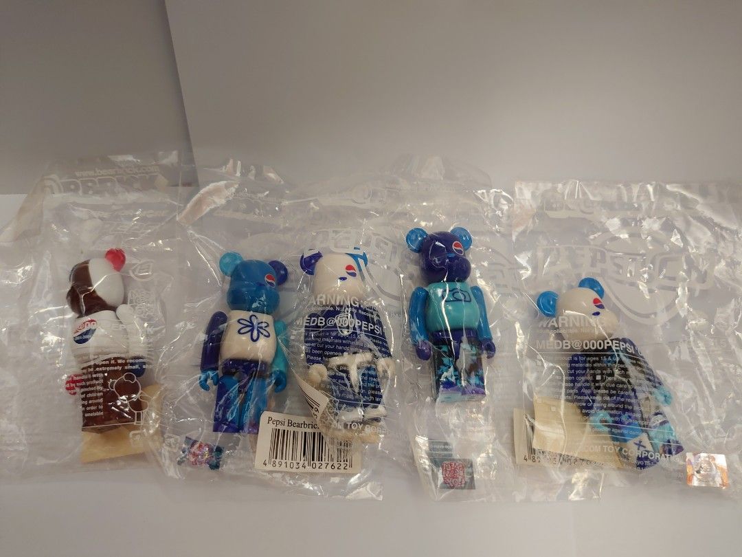 Pepsi Bearbrick, 興趣及遊戲, 玩具 & 遊戲類 - Carousell