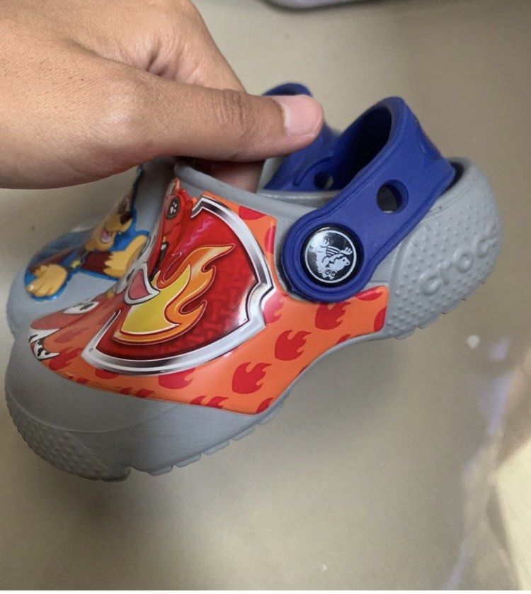 Crocs anak paw patrol, Bayi & Anak, Baju Anak Laki-laki, 1 hingga 3 ...