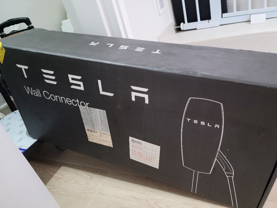 tesla wall connector gen2, 家庭電器, 轉插器及插頭 - Carousell