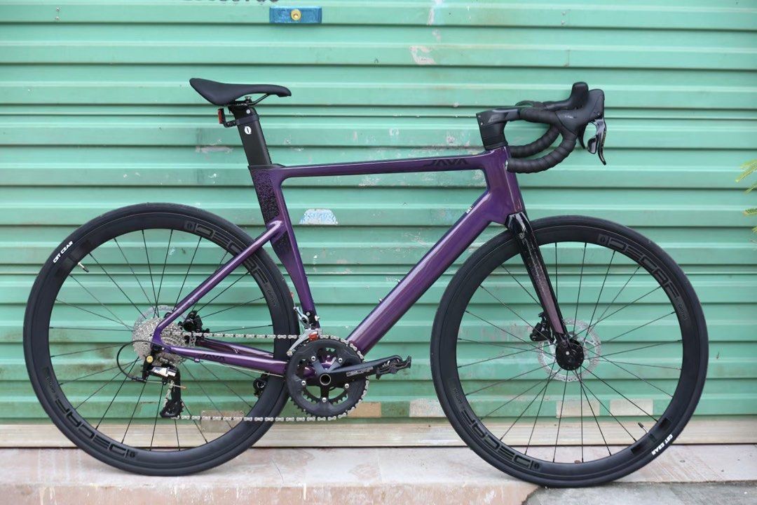 最新 白紫色 JAVA SILURO 6 TOP 魚雷6 碳纖前叉 24速桶軸碟剎鋁合金公路車 送水架前後蛙燈, 運動產品, 單車及配件, 單車 - Carousell