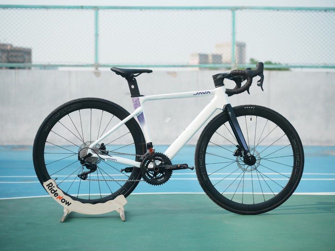 最新 白紫色 JAVA SILURO 6 TOP 魚雷6 碳纖前叉 24速桶軸碟剎鋁合金公路車 送水架前後蛙燈, 運動產品, 單車及配件, 單車 - Carousell