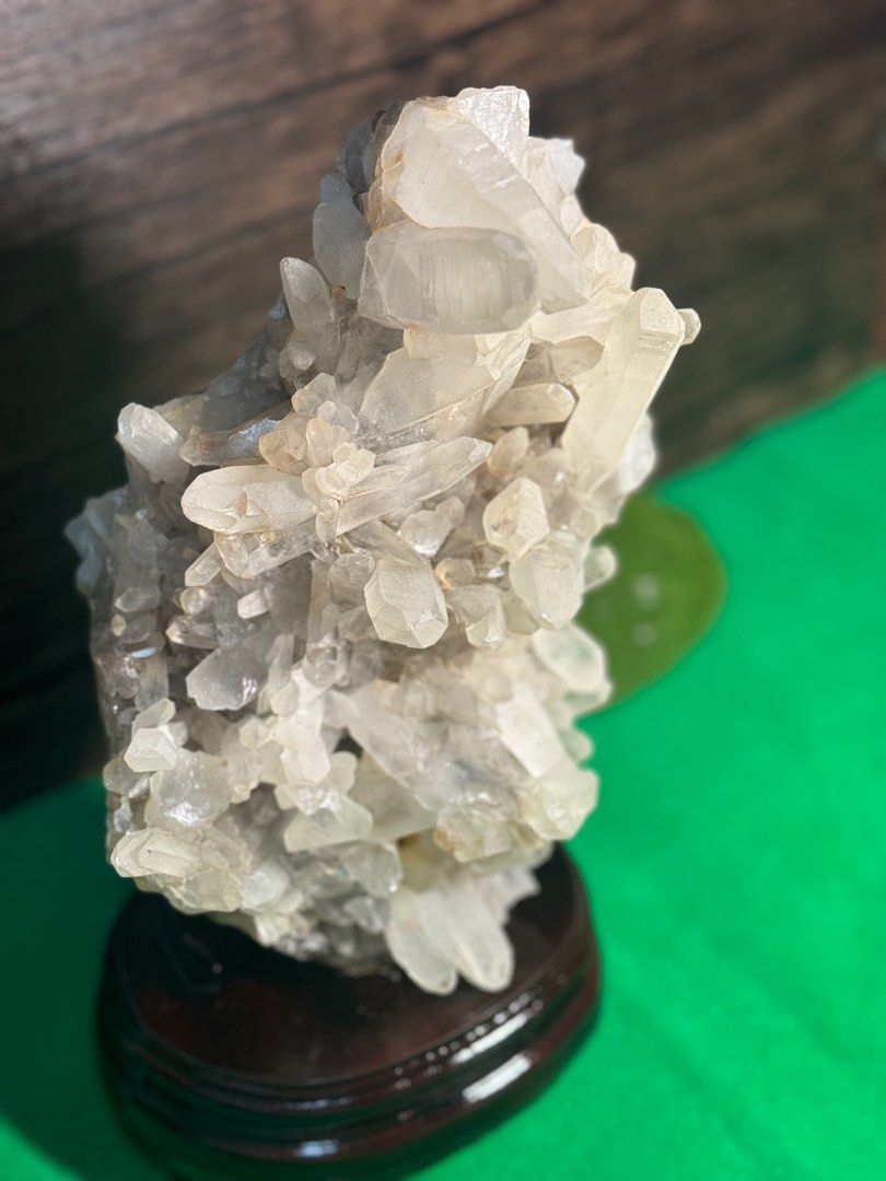 Big Quartz Cluster c/w base, Women's Fashion, Jewelry & Organisers ...