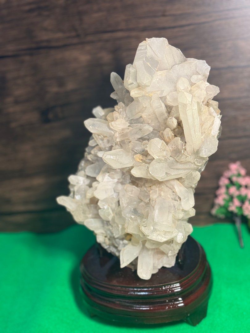 Big Quartz Cluster c/w base, Women's Fashion, Jewelry & Organisers ...