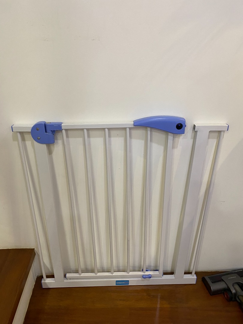 Bumble Bee safety gate, Babies & Kids, Baby Nursery & Kids Furniture ...
