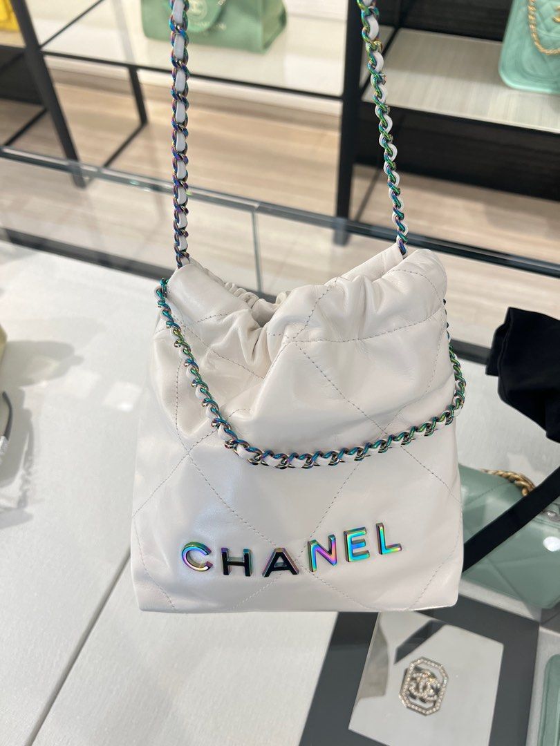 低過原價出Chanel mini 22 shiny calfskin &rainbow metal white 彩虹字, 名牌, 手袋及銀包 ...