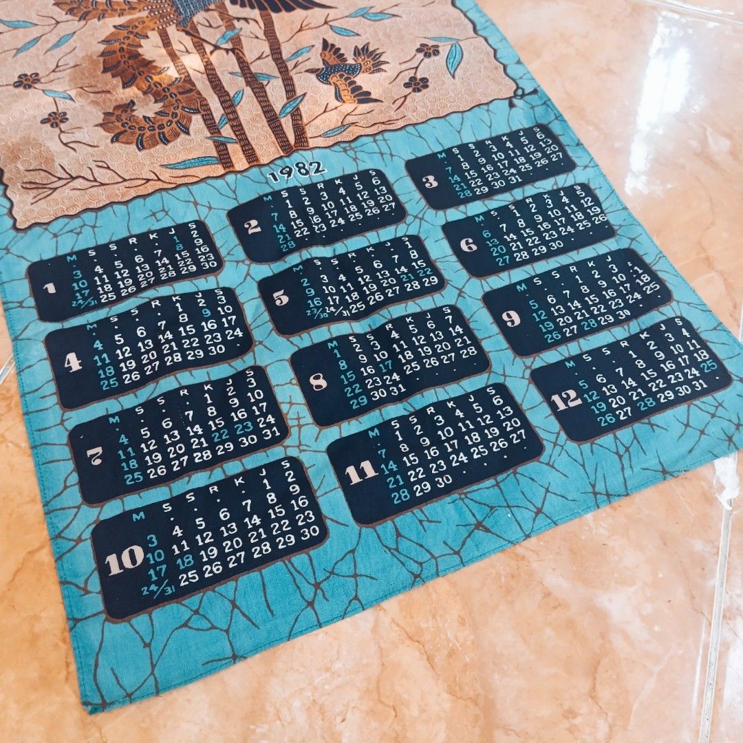 Kalender lawas berbahan kain dari Batik 'Ratna Dewi" Tahun 1982, Antik ...