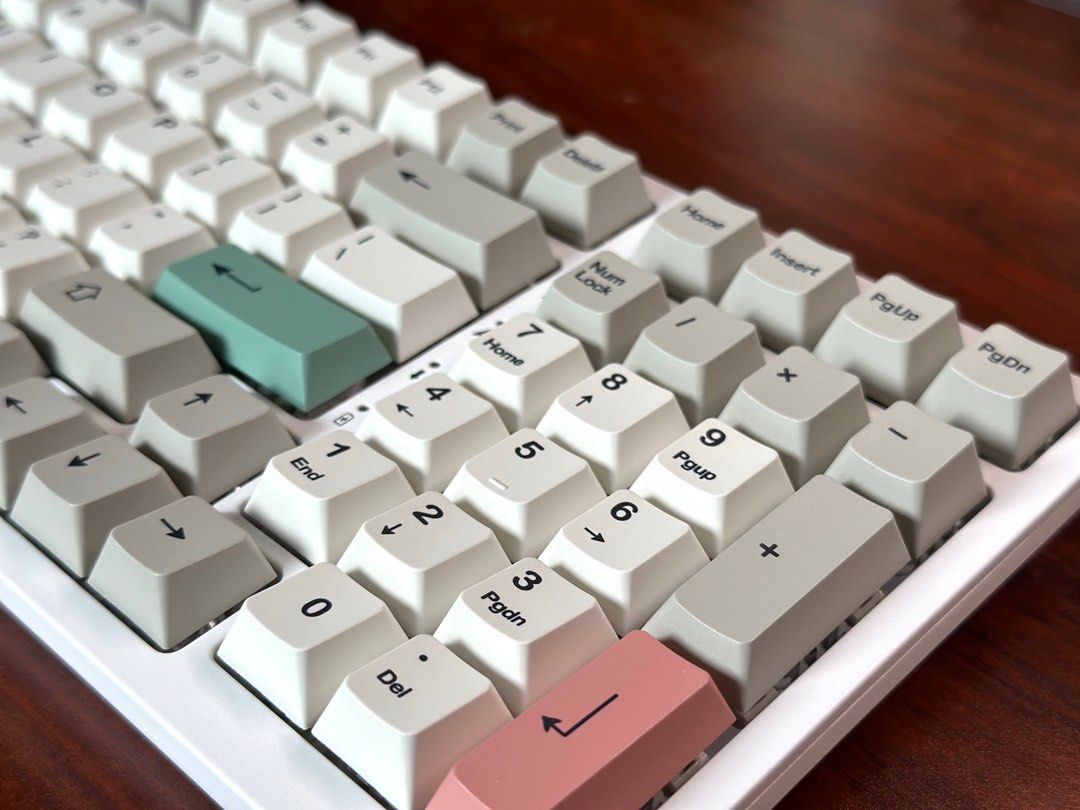 Prebuilt Custom Mechanical Keyboard GMK 9009 Minimalistic Retro Windows ...