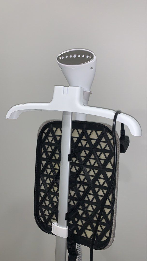 Simplus iron steam, TV & Home Appliances, Irons & Steamers on Carousell