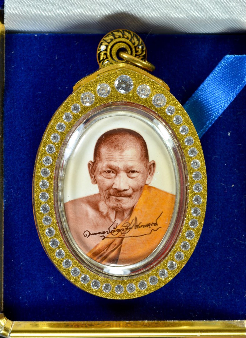 Thai amulet LP Maha Sila Locket Roon Bucha Khun, Hobbies & Toys ...