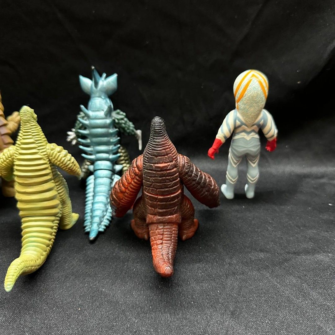 Bandai Ultraman Kaiju Monster Series Red King Tyrant Black King Alien ...